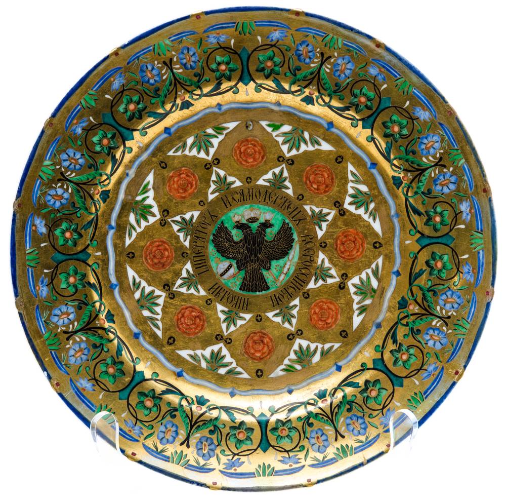 A RUSSIAN PORCELAIN DESSERT PLATE FROM THE KREMLIN SERVICE, IMPERIAL ...